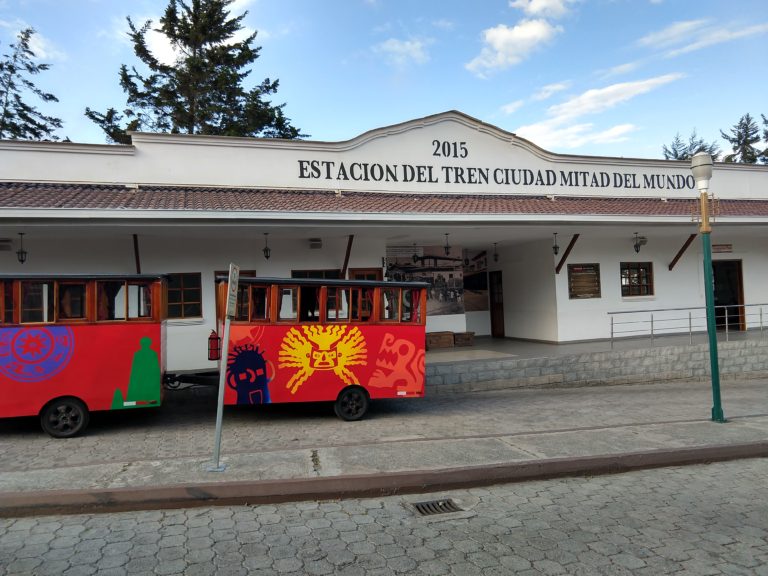 Equator Park Half-day Tour - GALAPAGOS CONNOISSEUR